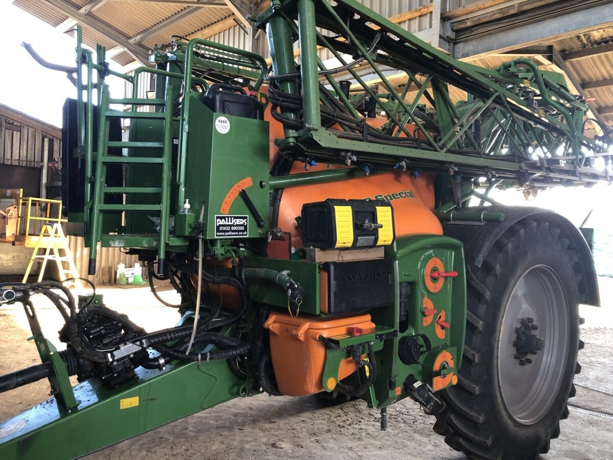Amazone UX3200 Special 24 m trailed sprayer – Pallisers of Hereford Ltd