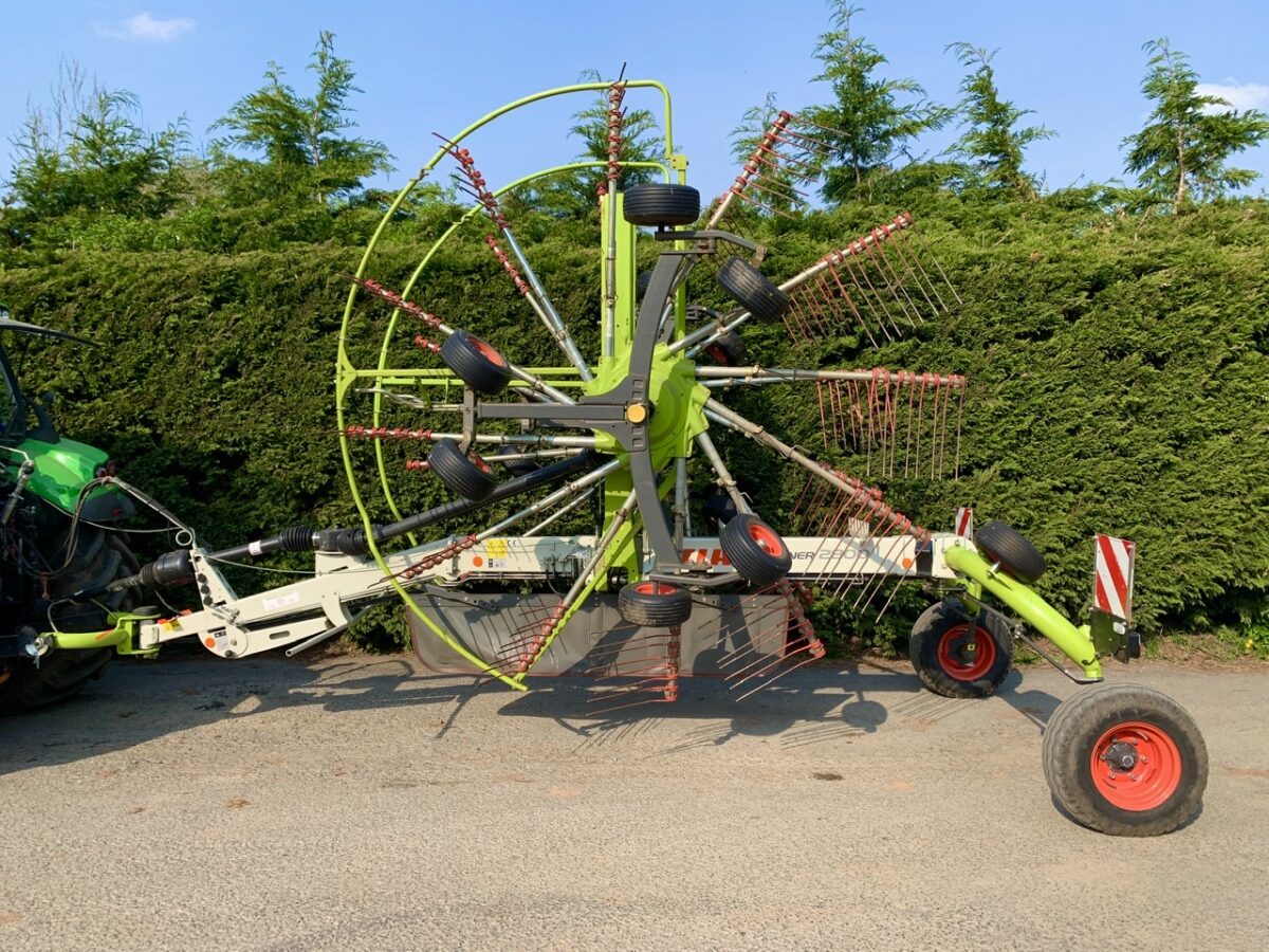 Claas Liner 2800 double rotor rake - Pallisers of Hereford Ltd