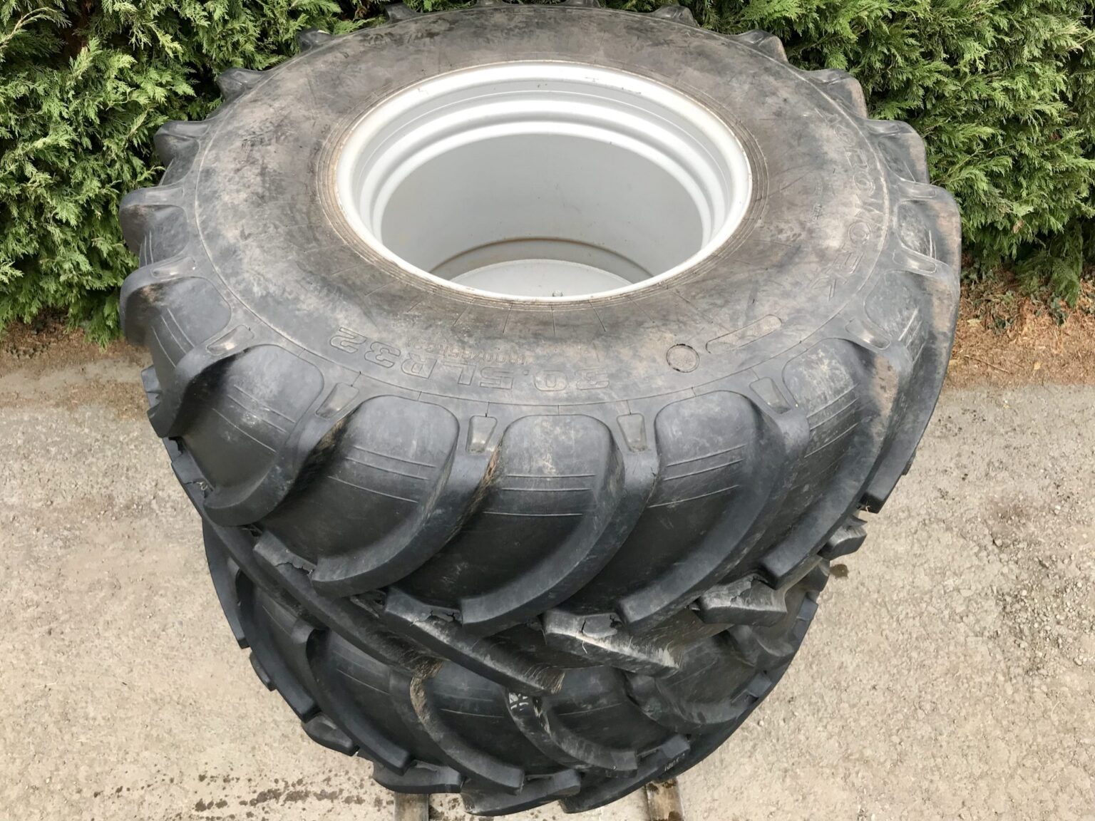 30.5L R32 (800/65 R32) floatation wheels & tyres - Pallisers of ...