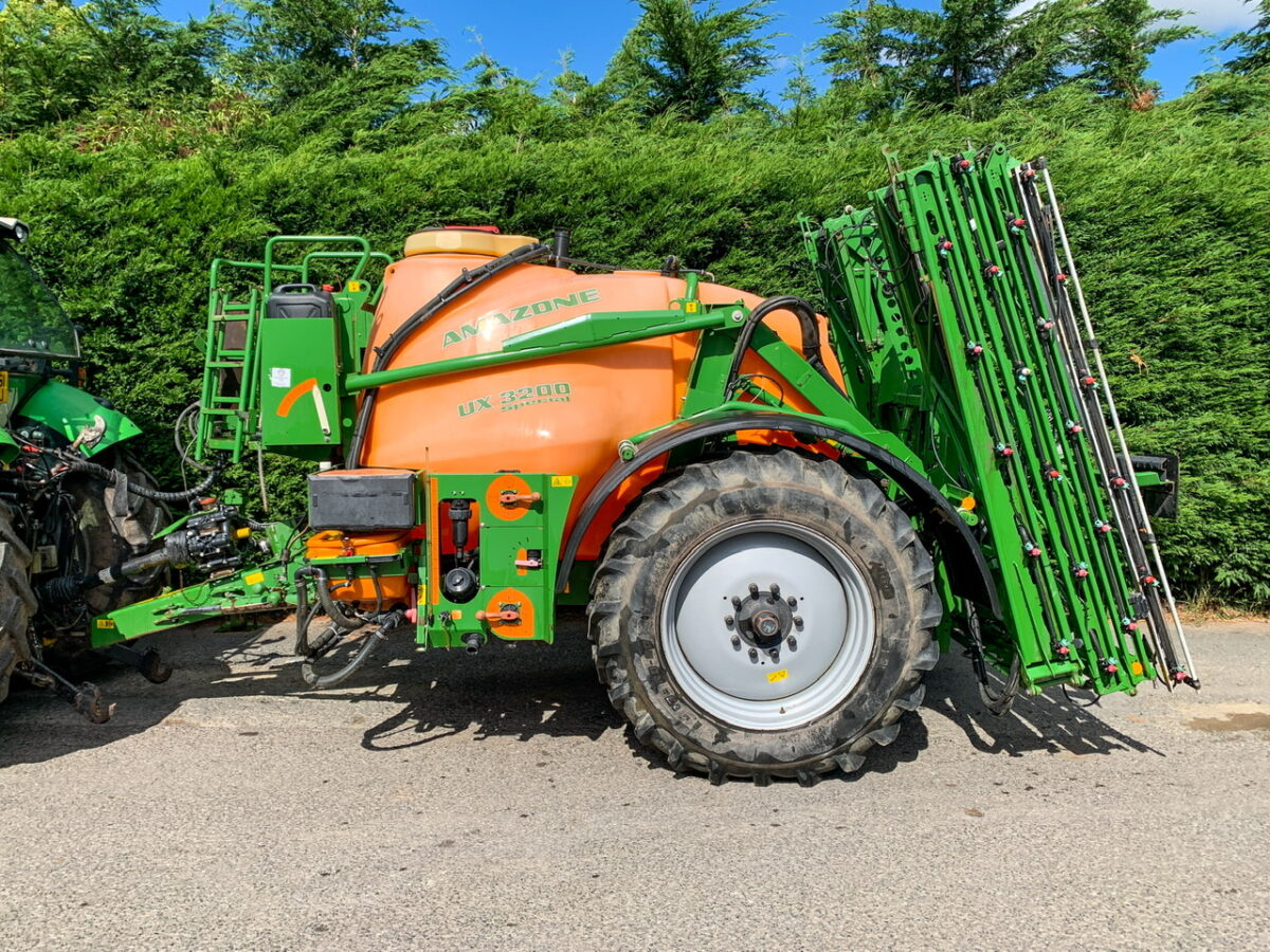 Amazone UX 3200 Special 24 metre trailed sprayer – Pallisers of ...