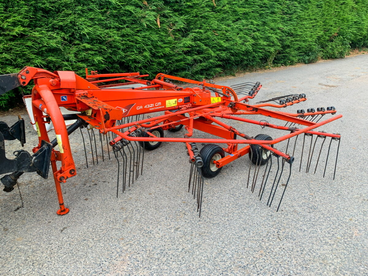 Kuhn GA 4321 GM single rotor rake - Pallisers of Hereford Ltd
