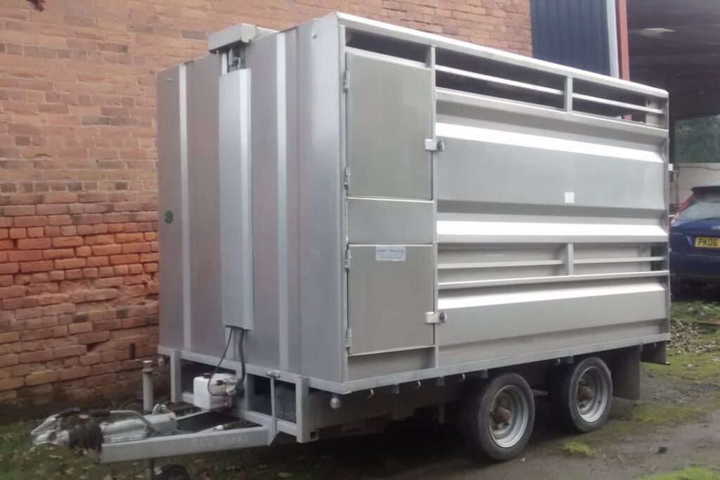 Gamic 10 ft livestock trailer hydraulic decks - Pallisers of Hereford Ltd