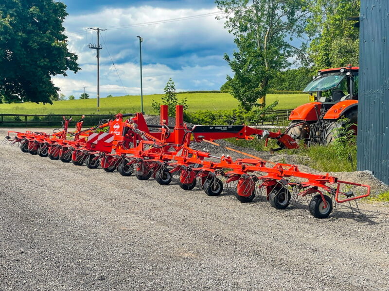 Kuhn GF17002 GII - 17 metre / 16 rotor trailed tedder - Pallisers of ...